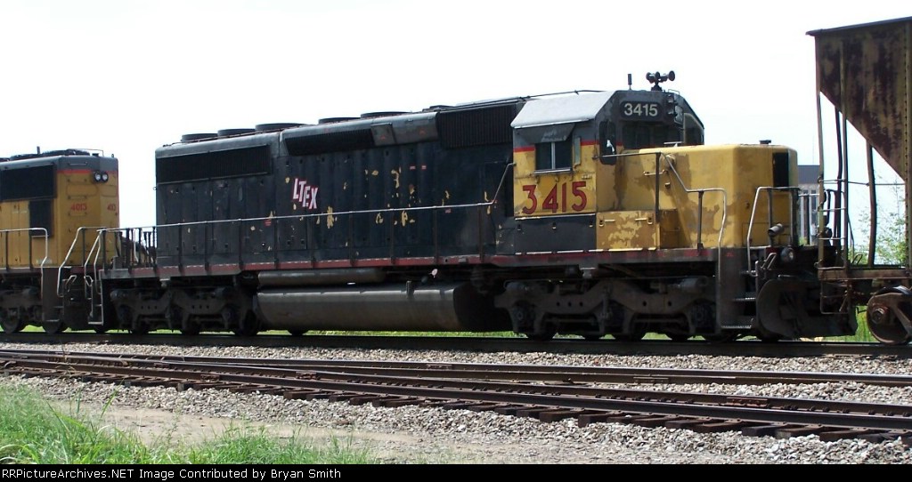 Rough looking SD40-2